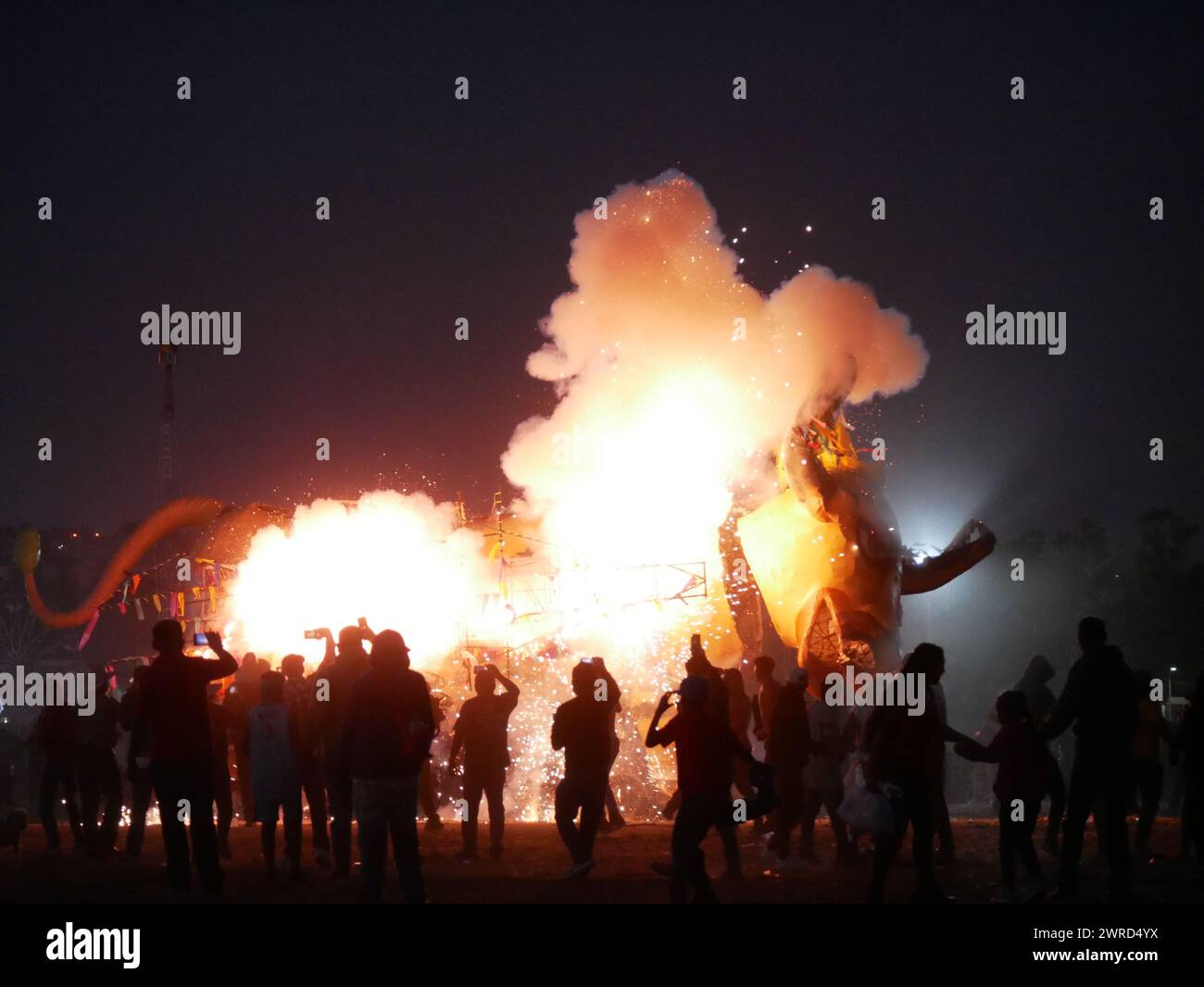 Billowing smoke disaster hi-res stock photography and images - Alamy