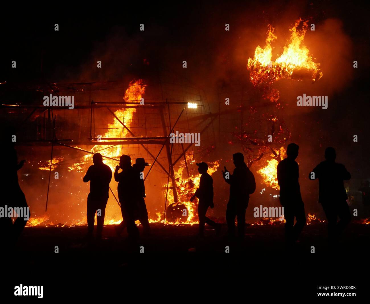 Building flames hi-res stock photography and images - Alamy