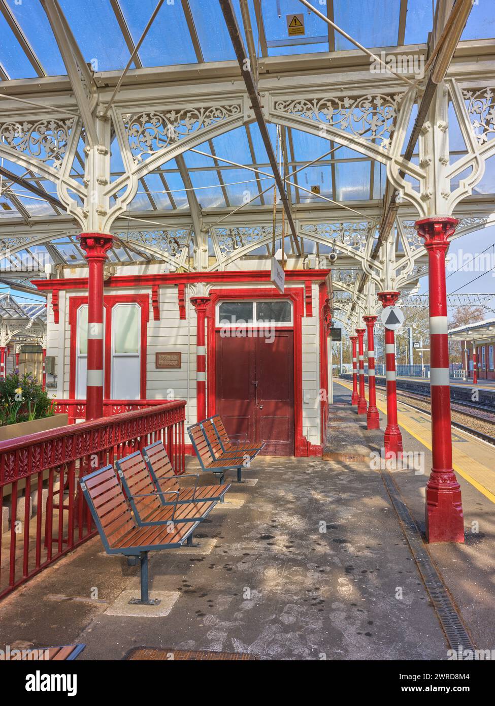Kettering station hi-res stock photography and images - Alamy