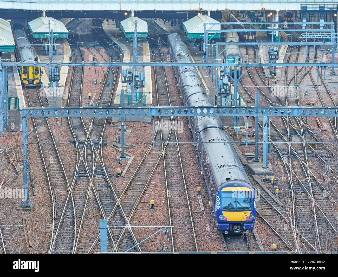 Train entering Waverley railway station, Edinburgh, Scotland Stock ...