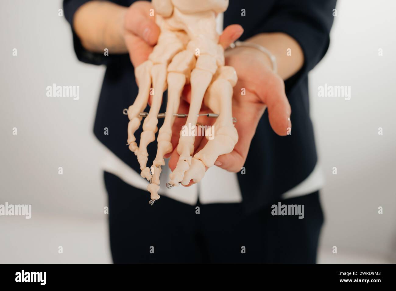 Doctor explaining operation to foot on bone model Stock Photo - Alamy