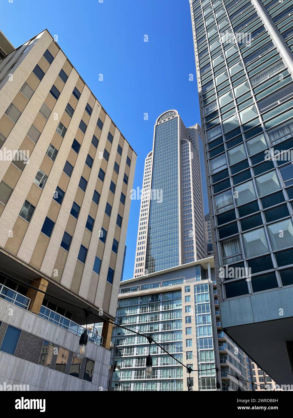 Commercial buildings in downtown dallas hi-res stock photography and ...