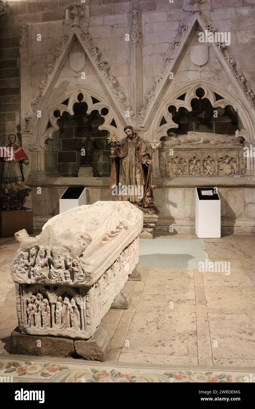 Inside historic colegiata de hi-res stock photography and images - Alamy