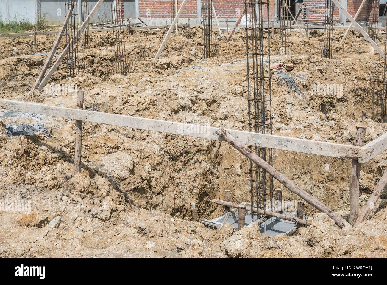 Concrete column insulation hi-res stock photography and images - Alamy