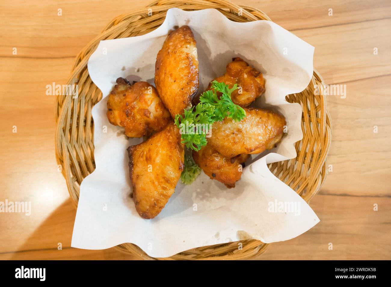 hot and spicy chicken wings in basket Stock Photo - Alamy