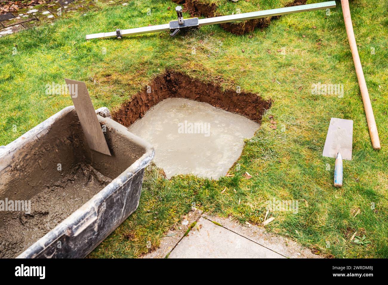 Pouring concrete build foundation building hi-res stock photography and ...