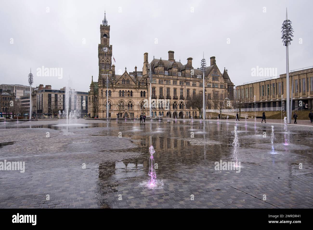 Centred on the grade i listed bradford city hall hi-res stock ...