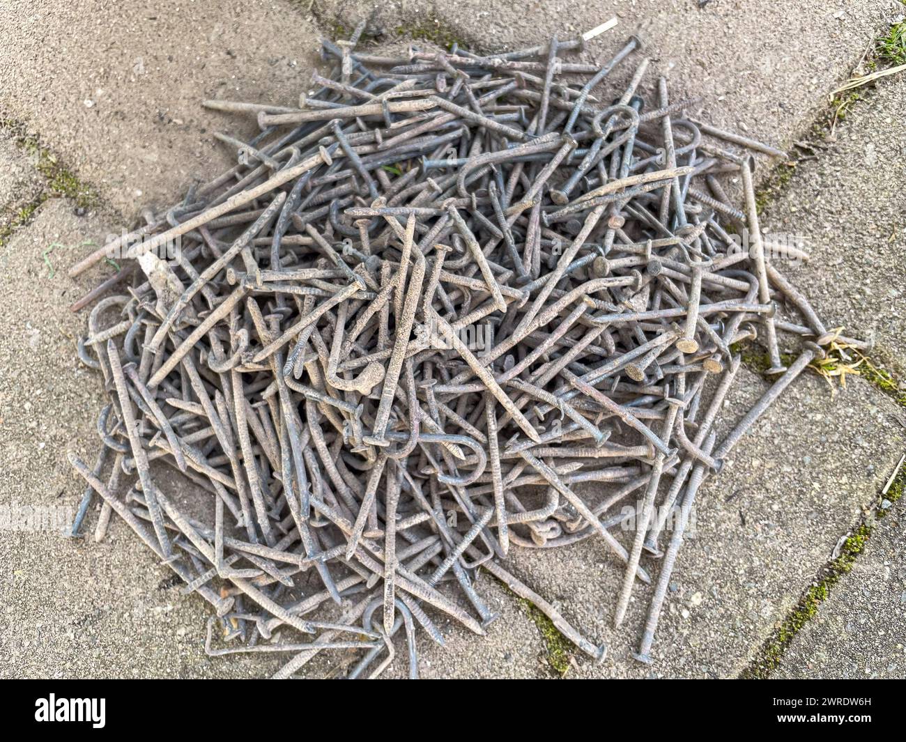 pile of old metal nails Stock Photo - Alamy