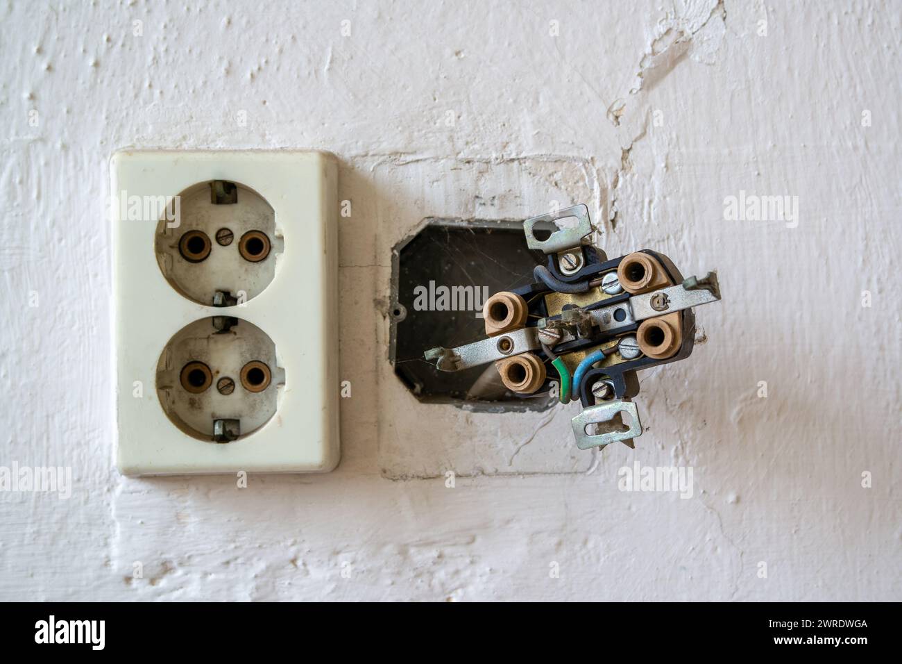 Electrical plug, damage hi-res stock photography and images - Alamy