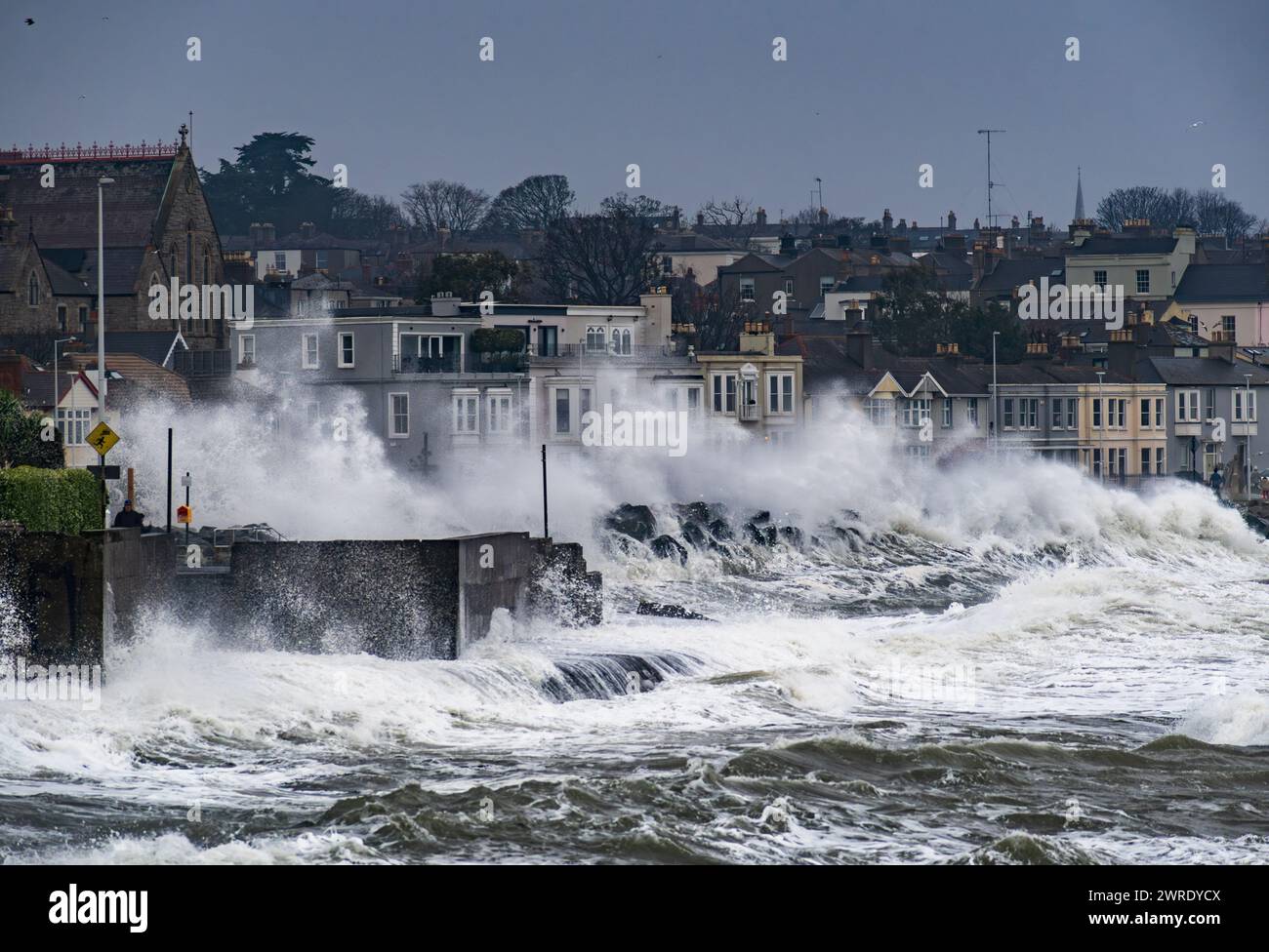 High tide waves hitting Scotman's Bay Stock Photo - Alamy