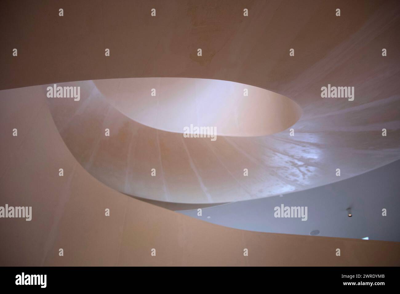 Double Helix Staircase France – How Does Double Helix Staircase Work – OVNI