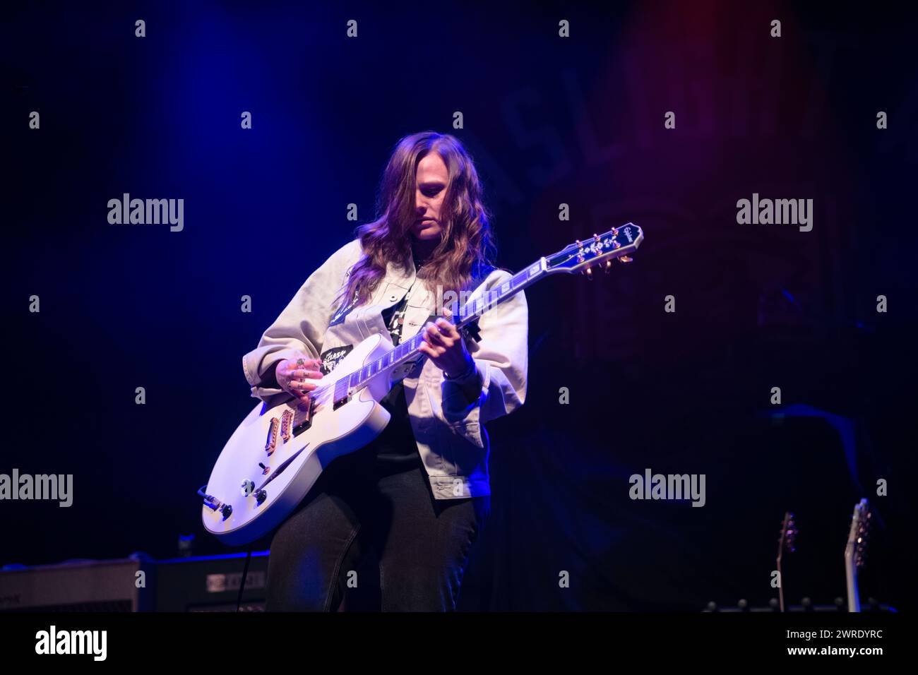 Emily wolfe performing hi-res stock photography and images - Alamy