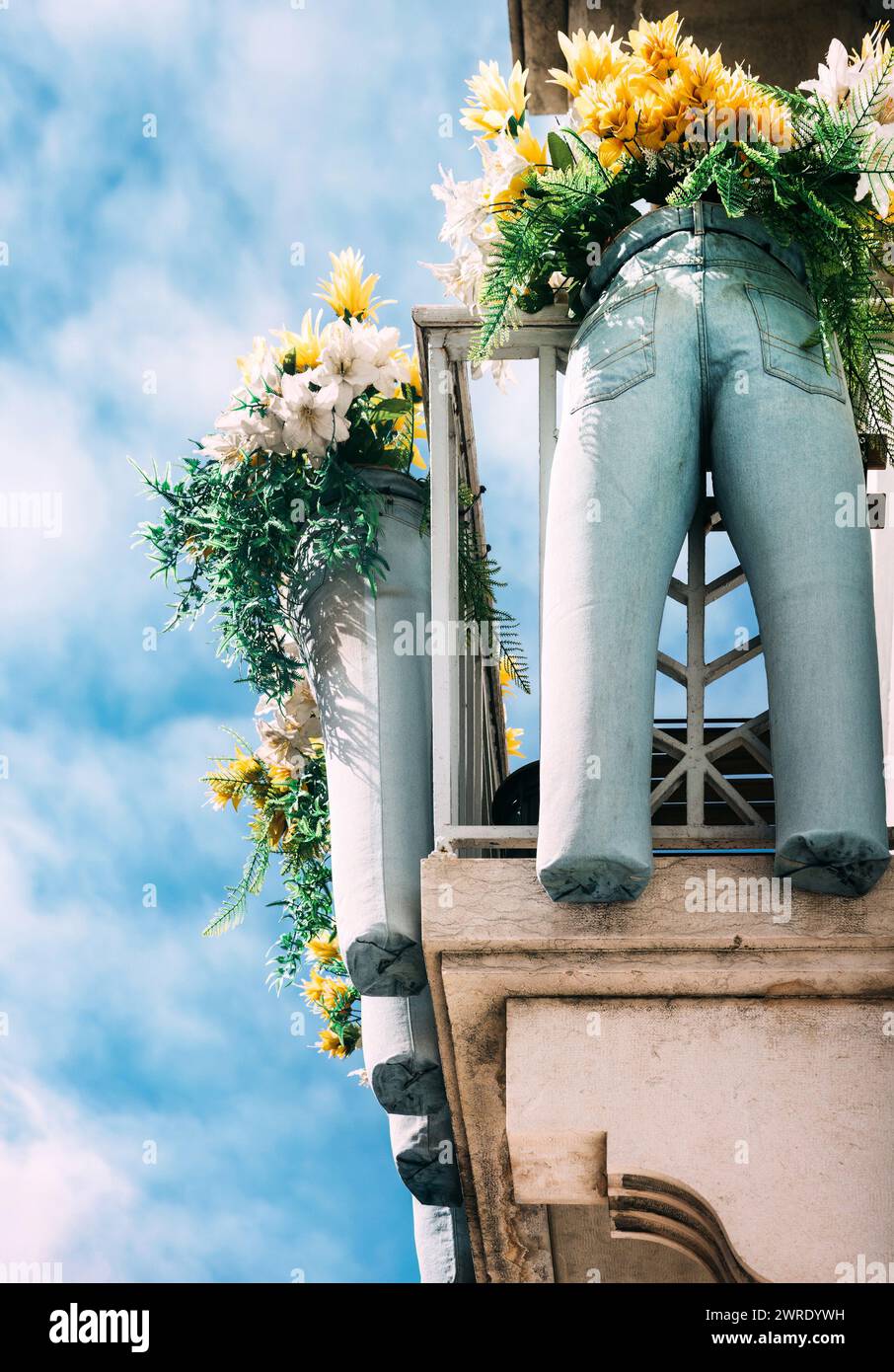 Floral balcony display hi-res stock photography and images - Alamy