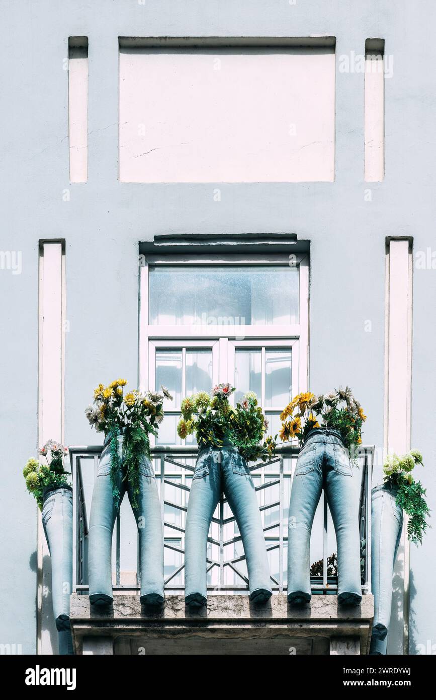 Floral balcony display hi-res stock photography and images - Alamy