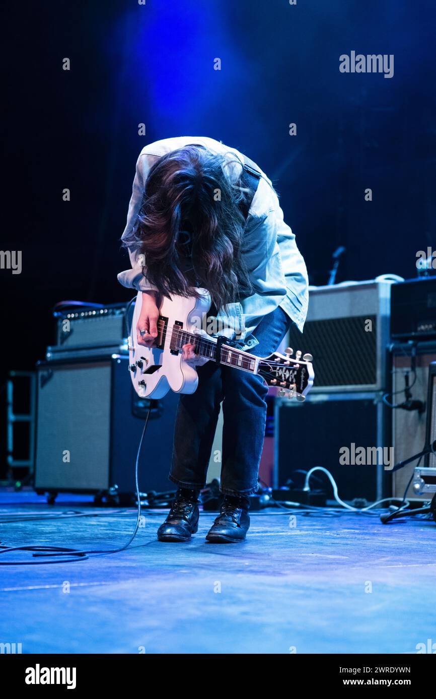 Emily wolfe performing hi-res stock photography and images - Alamy