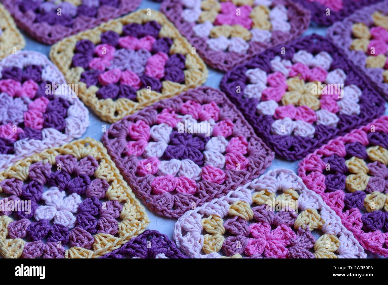 Mandala art tutorial hi-res stock photography and images - Alamy