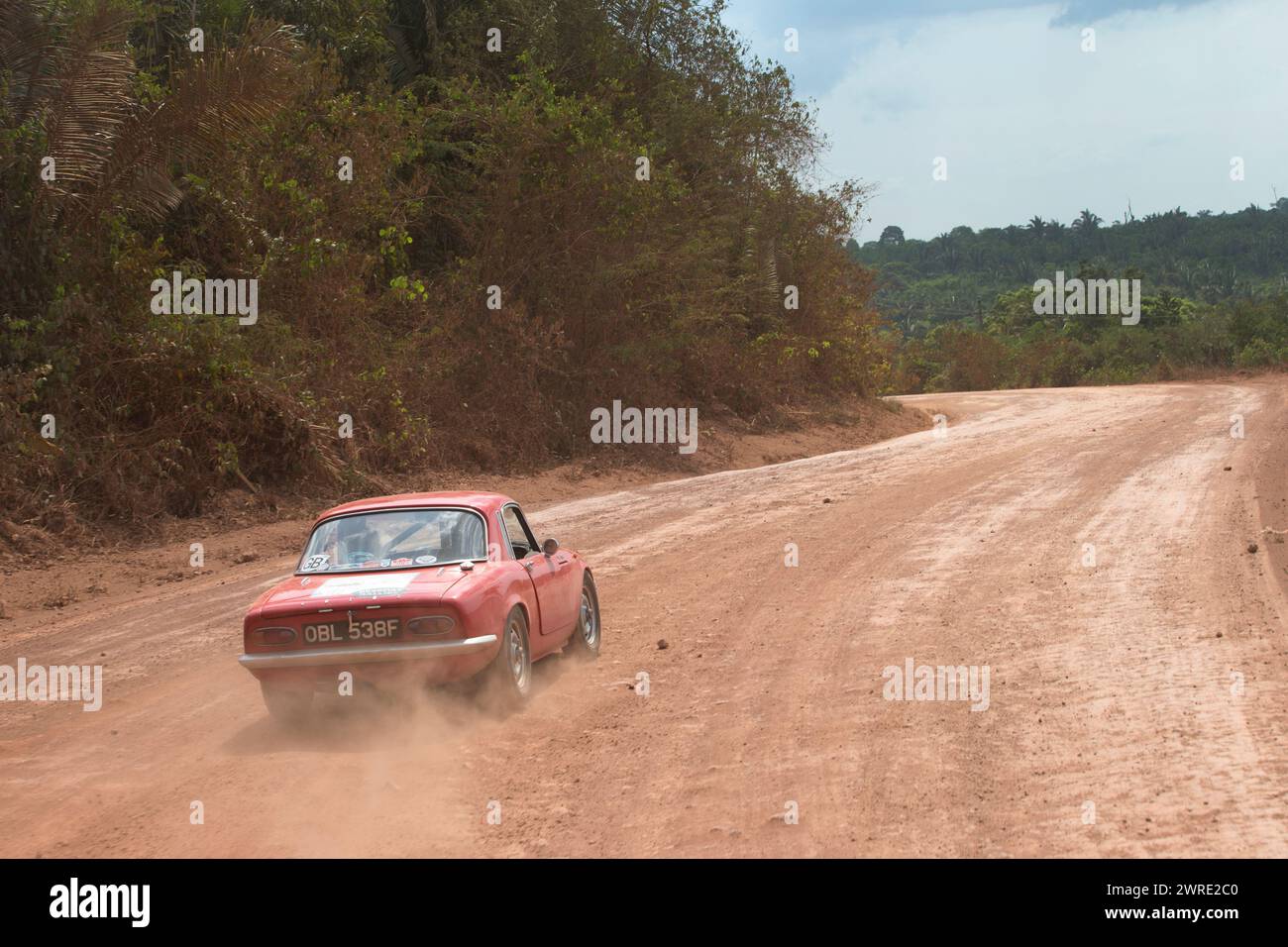 10/10/15. A Lotus Elan crosses from Atlantic to Pacific on the Tranz ...
