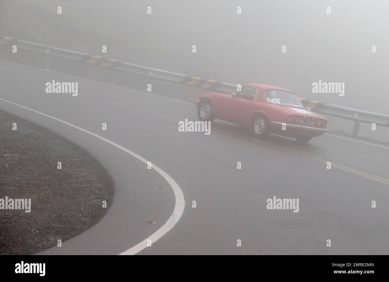 10/10/15. A Lotus Elan crosses from Atlantic to Pacific on the Tranz ...