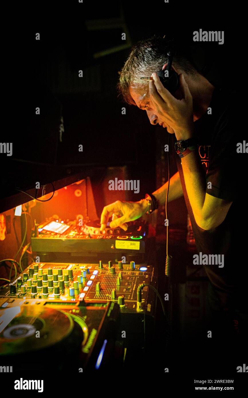 Headphone flyer hi-res stock photography and images - Alamy