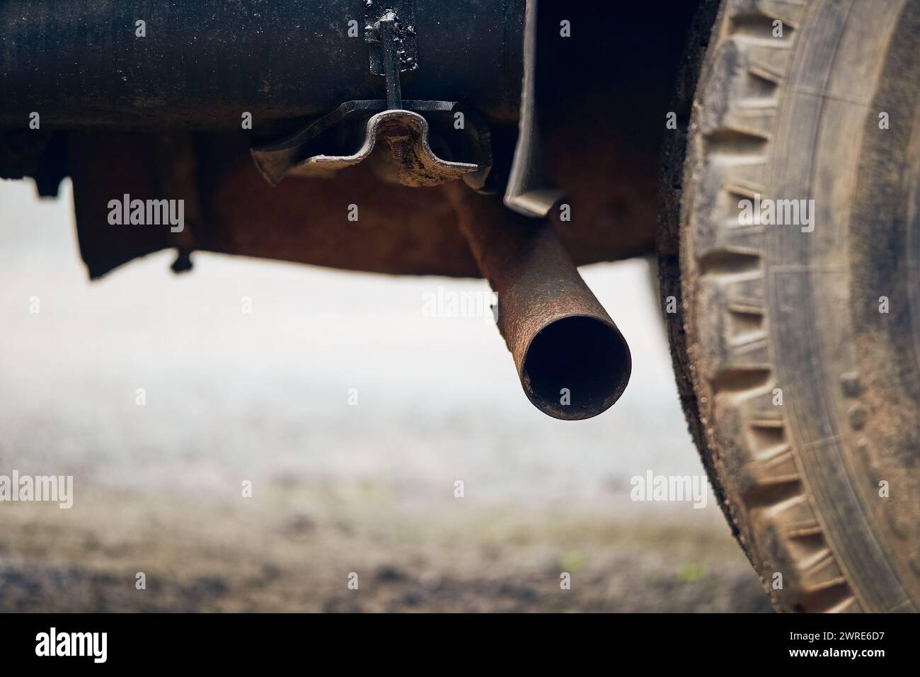 Truck exhaust hi-res stock photography and images - Alamy