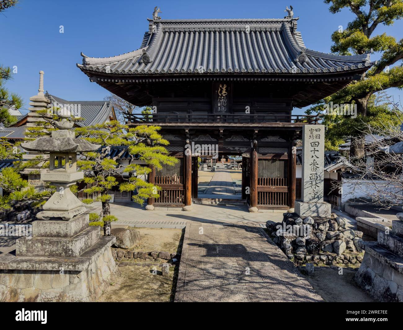 Japanese city traditional architecture hi-res stock photography and ...