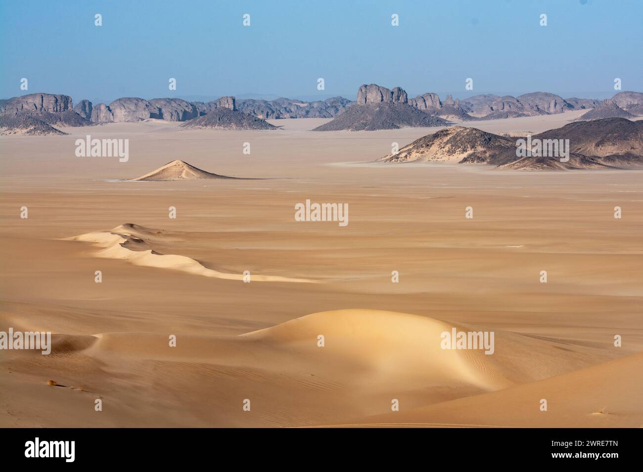 Landscape of Erg Admer in the Sahara desert, Algeria. The golden sand ...