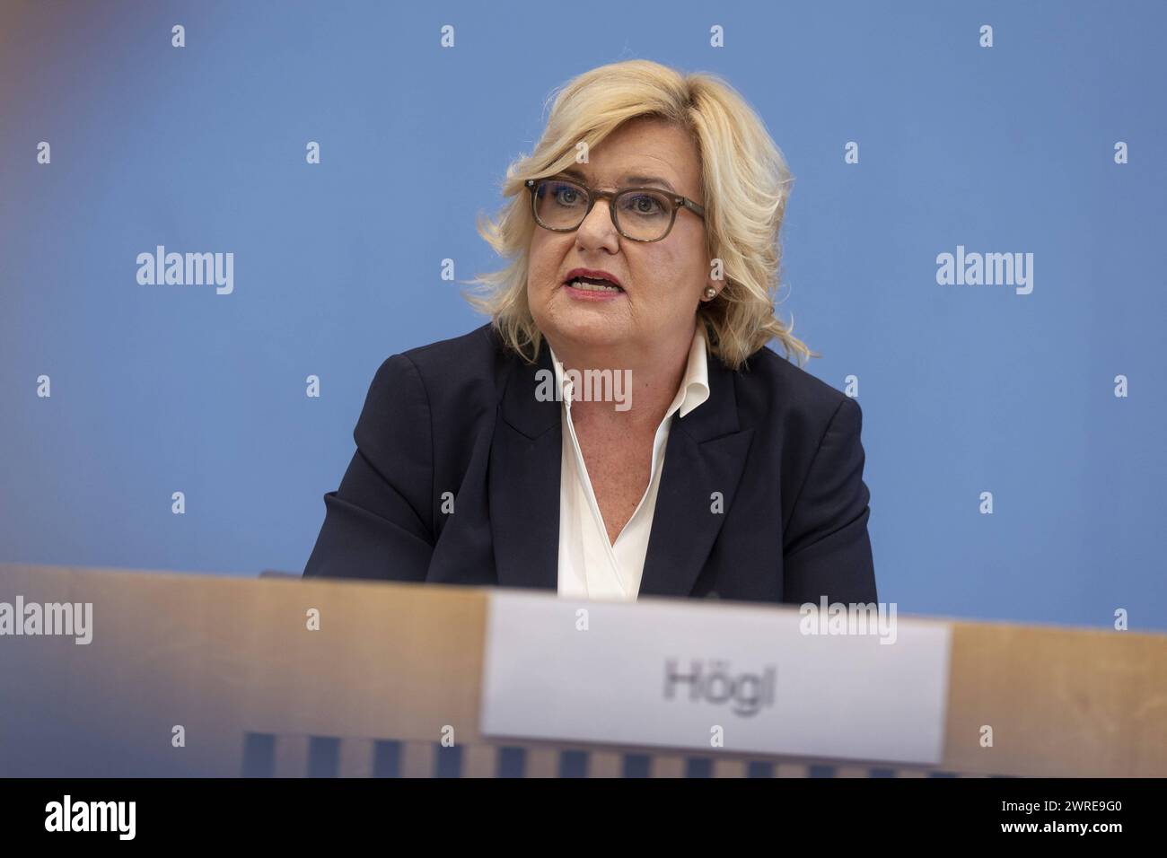 Politics politician politics bpk federal press conference pk press hi ...