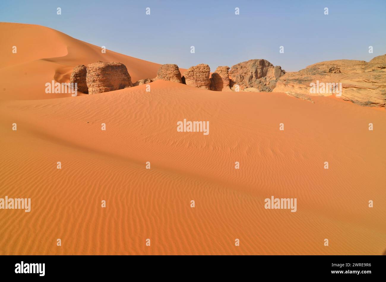 Rock formation with in the Sahara desert, Algeria Stock Photo - Alamy