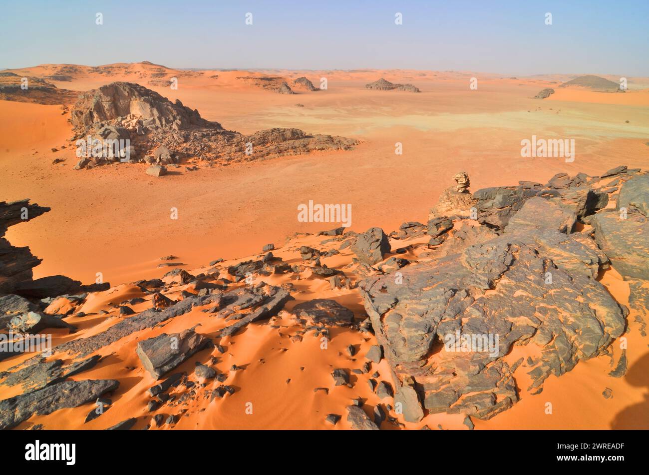 Rock formation with in the Sahara desert, Algeria Stock Photo - Alamy