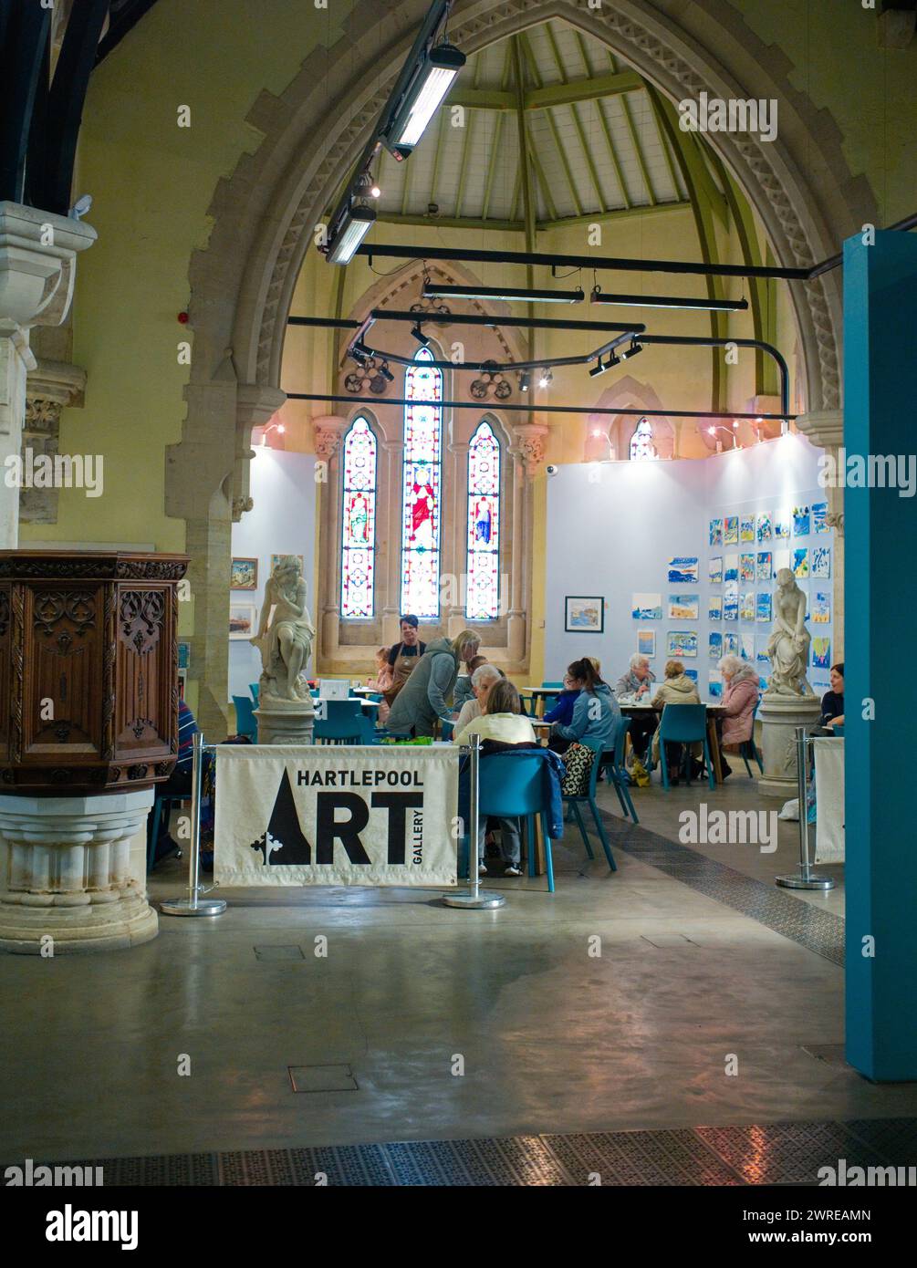 Old people art gallery hi-res stock photography and images - Alamy