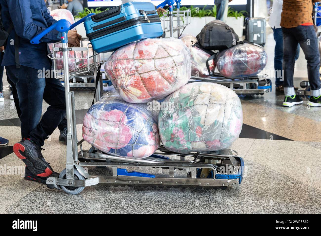 Plastic wrap airport hi-res stock photography and images - Alamy