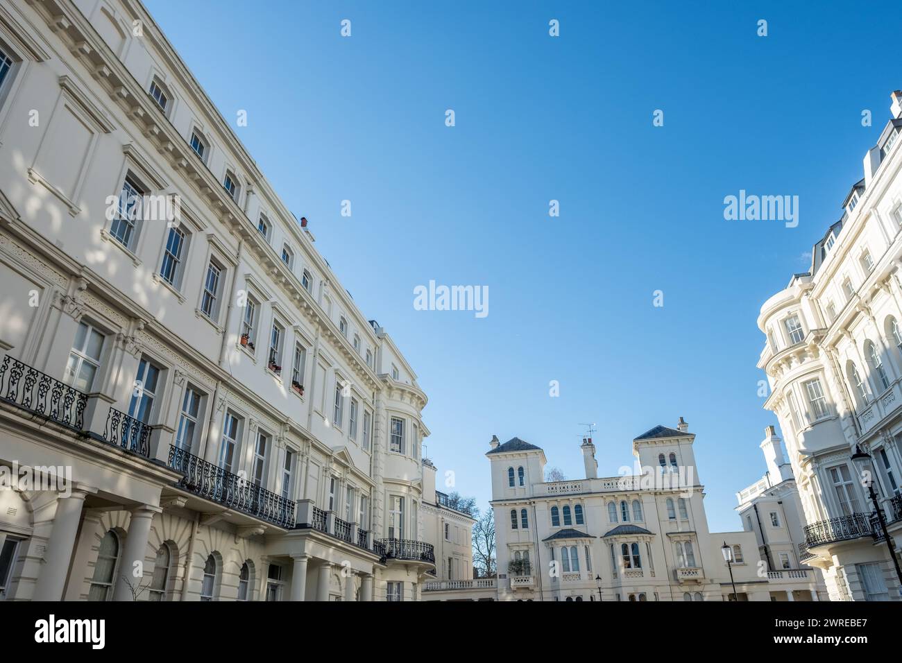 Upmarket white stucco residential buildings in Notting Hill area of ...