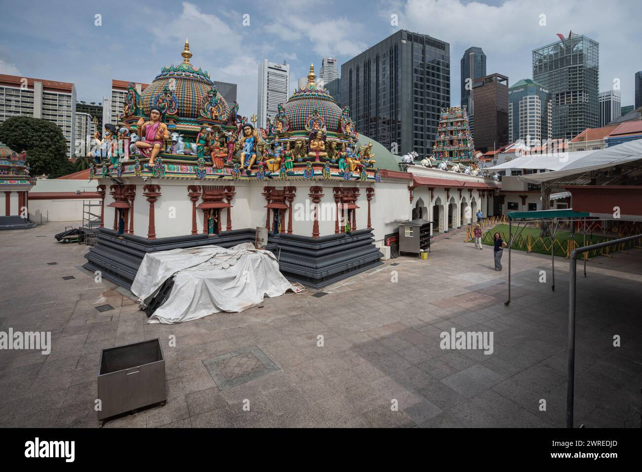 Hindu temple exterior hi-res stock photography and images - Alamy