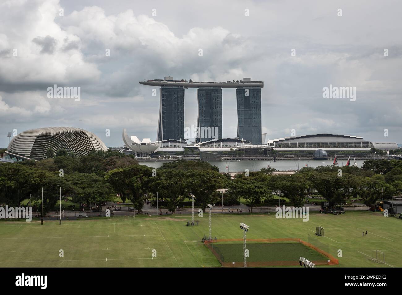 Park with multiple buildings atop and vast grassy field Stock Photo - Alamy