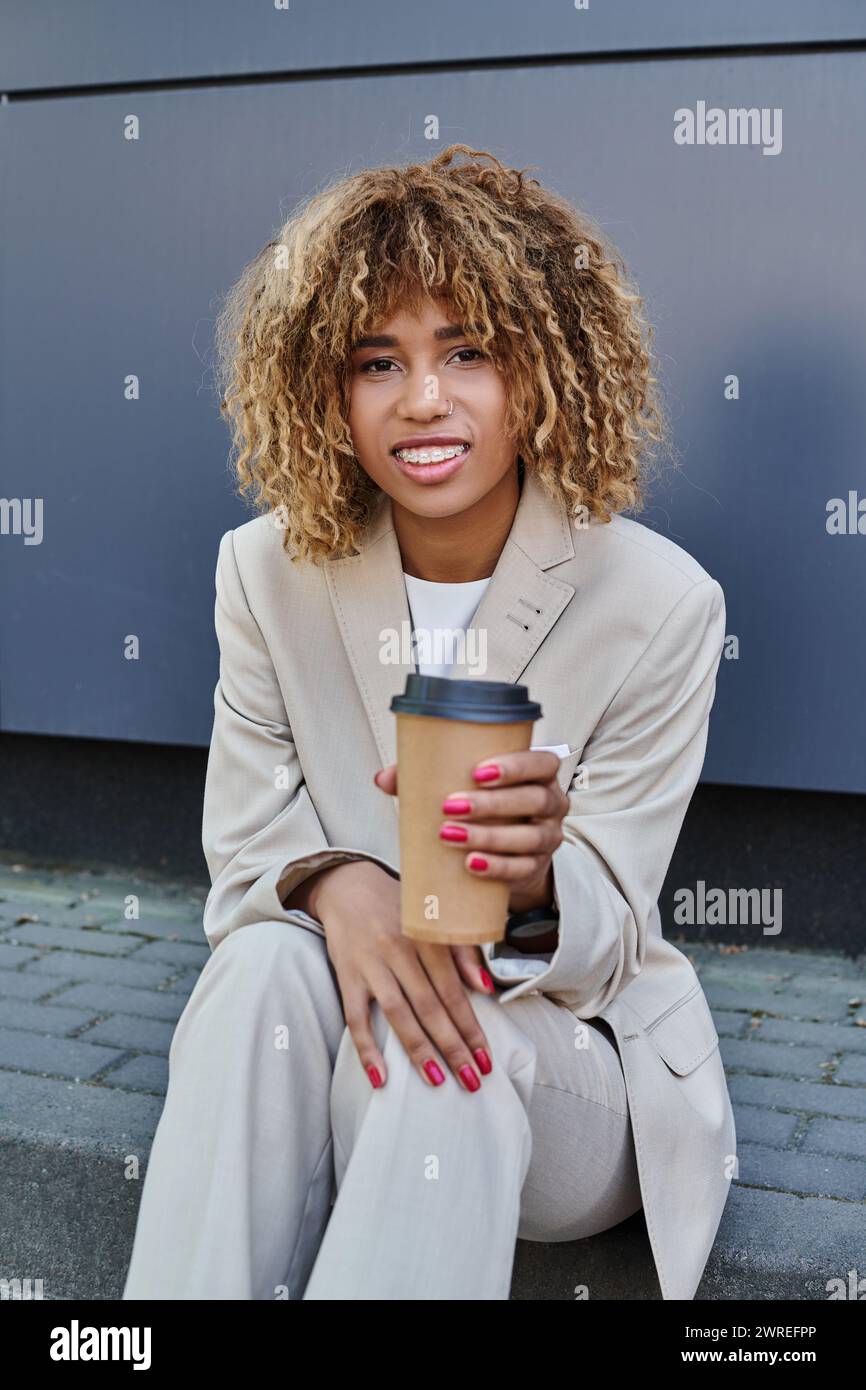 Sit on parapet hi-res stock photography and images - Alamy