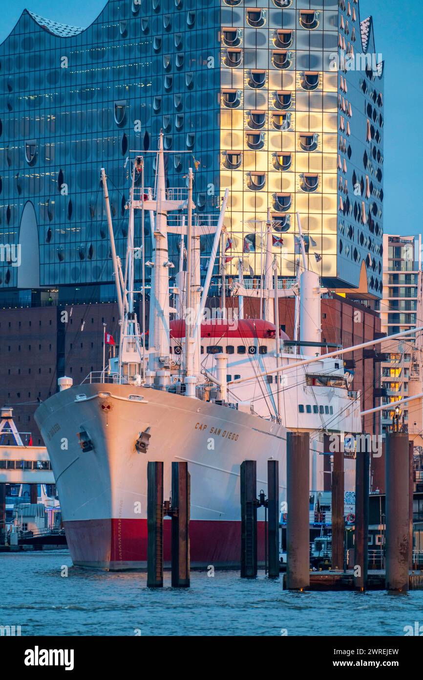 Hafen Hamburg, Museumsschiff Cap San Diego an den St. Pauli ...