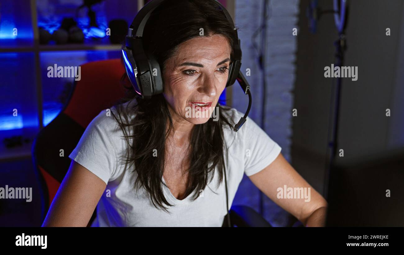 Mature woman gaming focused hi-res stock photography and images - Alamy