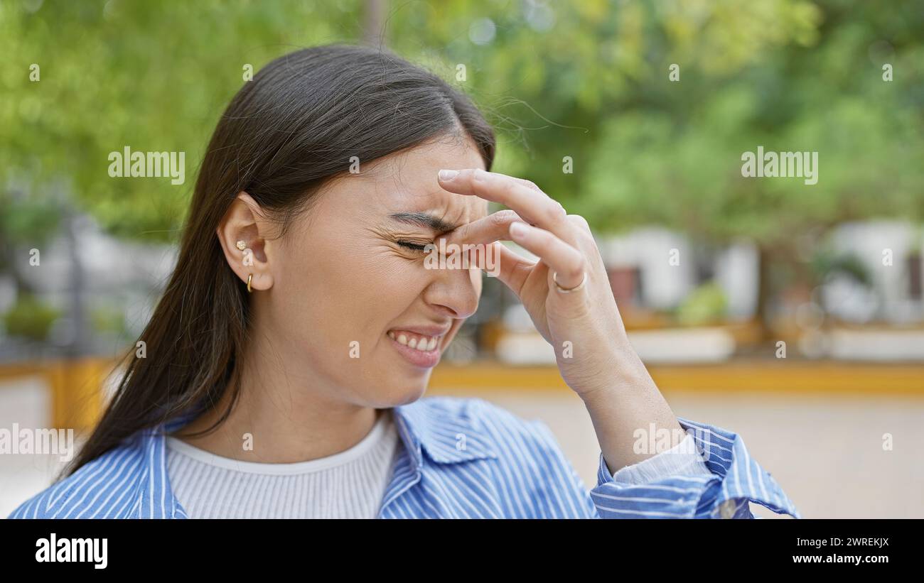 Squinting bright light hi-res stock photography and images - Alamy
