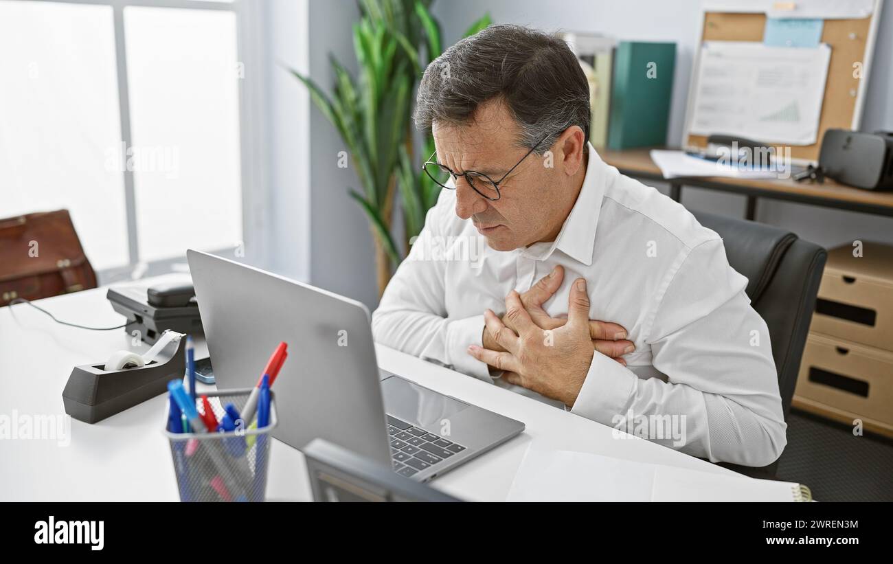 Man clutching chest hi-res stock photography and images - Alamy