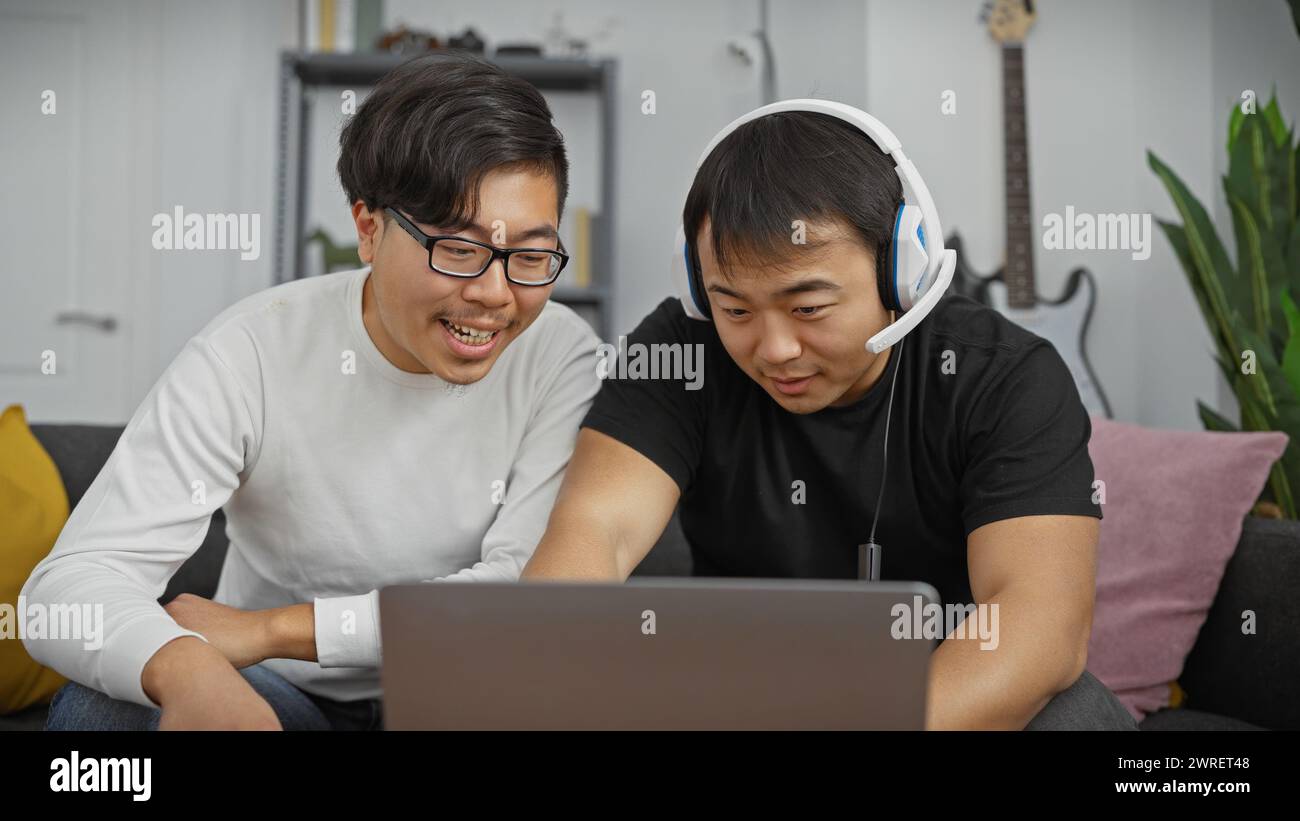 Two men chatting in the living room hi-res stock photography and images ...