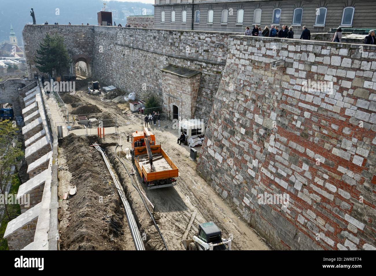 Old castle restoration hi-res stock photography and images - Alamy
