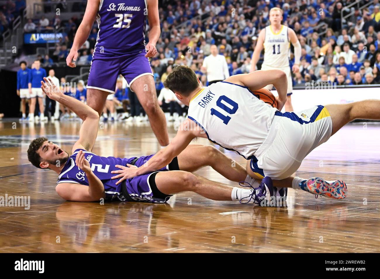 Sioux Falls, USA. 11th Mar, 2024. St. Thomas - Minnesota Tommies guard ...