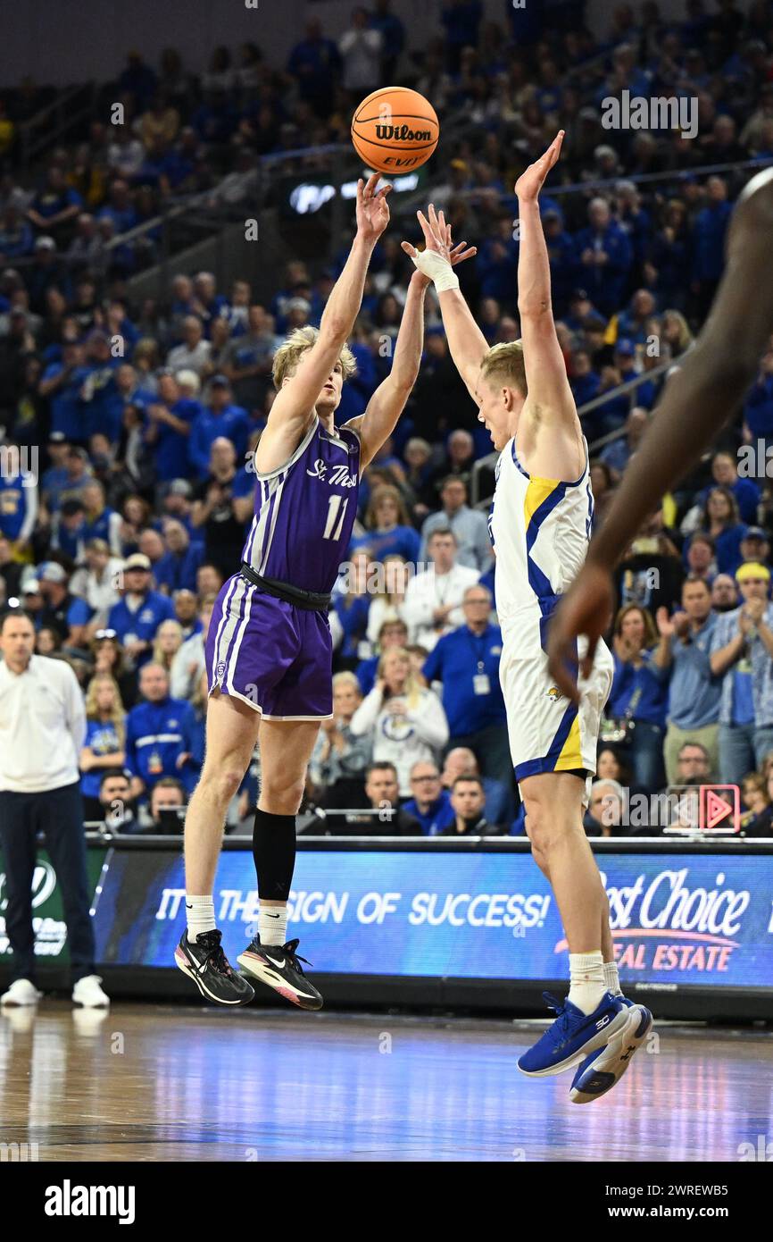 Sioux Falls, USA. 11th Mar, 2024. St. Thomas - Minnesota Tommies guard ...