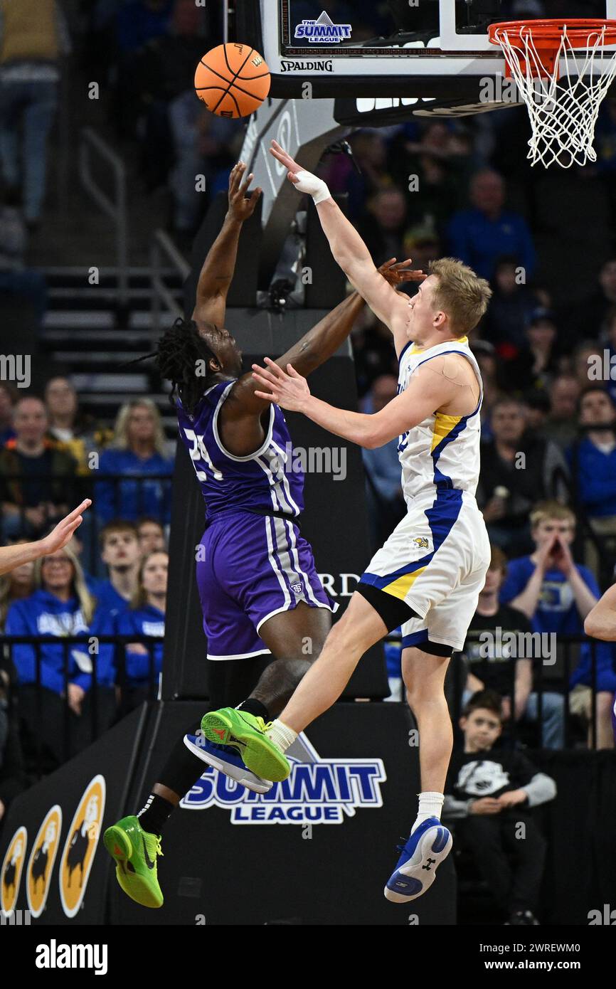 Sioux Falls, USA. 11th Mar, 2024. St. Thomas - Minnesota Tommies guard ...
