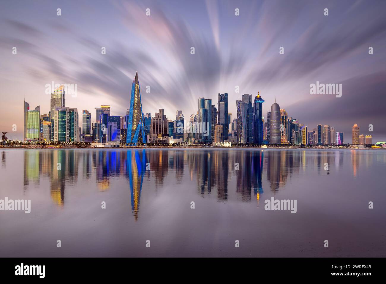Doha skyline hi-res stock photography and images - Alamy