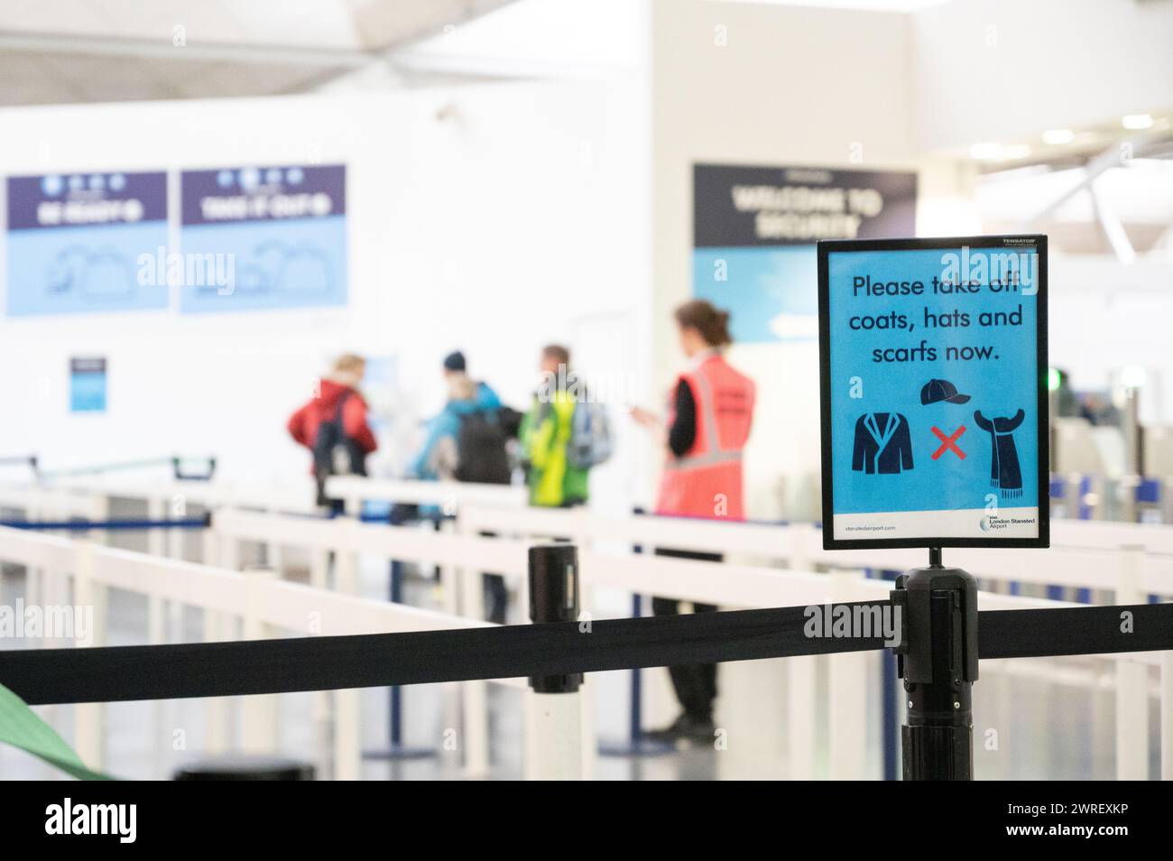 Airport security detector hi-res stock photography and images - Alamy