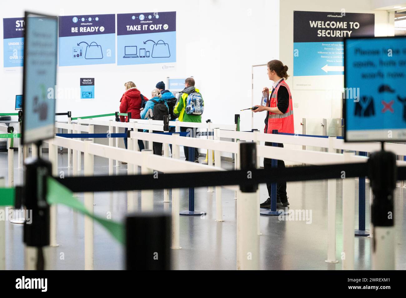 London stansted airport hi-res stock photography and images - Alamy