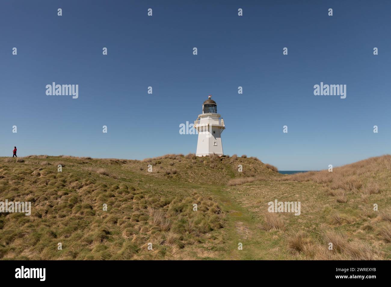 The Waipapa Point lighthouse overlooks the Pacific Ocean at the ...