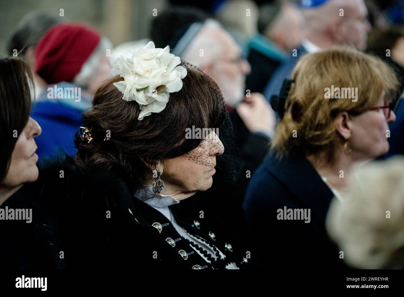 AMSTERDAM - A woman wearing a veil in the Portuguese Synagogue for the ...
