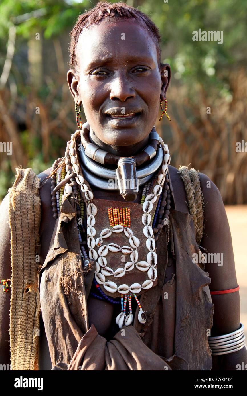 Hamer tribe woman hi-res stock photography and images - Alamy